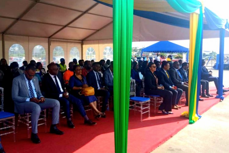 Gabon : la journée nationale du drapeau célébrée avec fastes et ...