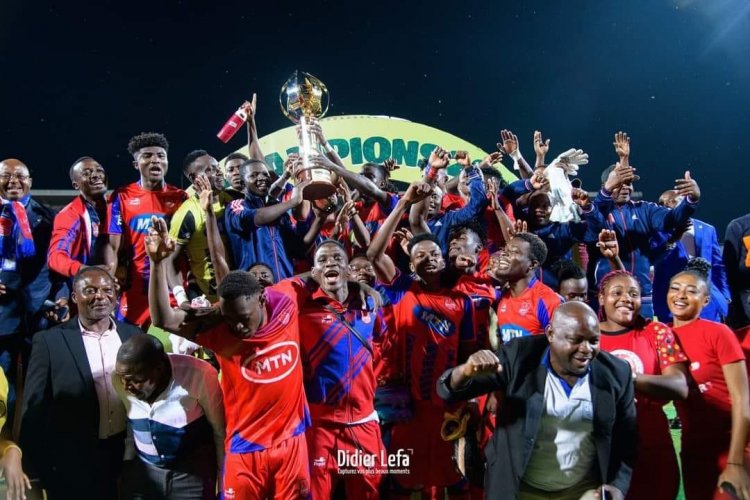 Football - Cameroun : Bamboutos de Mbouda soulève le trophée des ...