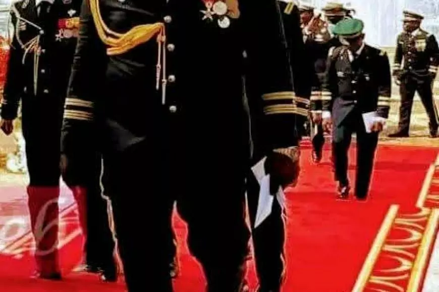 Le Colonel Émile Joël Bamkoui a procédé à la dédicace de son essai ...